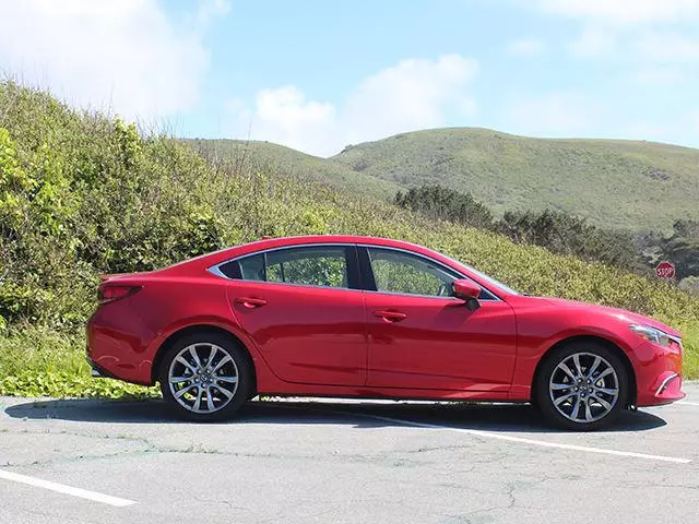 Recensione Mazda6 2016: come una berlina di medie dimensioni può prevenire una crisi di mezza età 44227_3