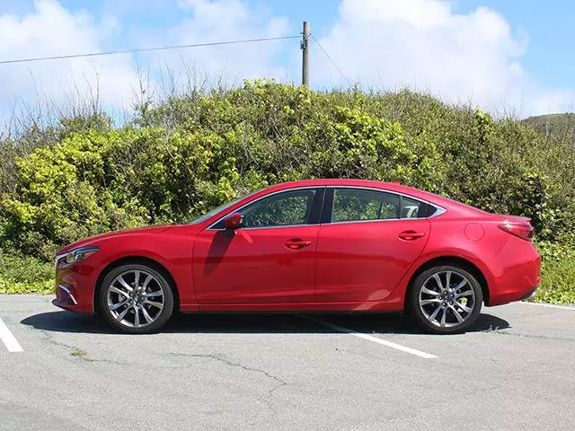 Recensione Mazda6 2016: come una berlina di medie dimensioni può prevenire una crisi di mezza età 44227_5