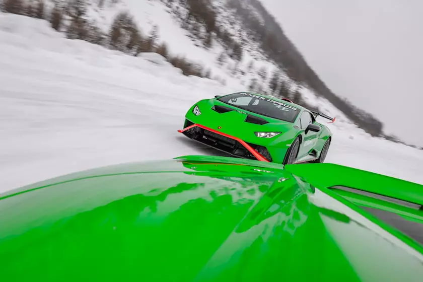 Lamborghini Huracan Uye Varidzi veUrus Vanokokwa kune Epic Snow Driving Chiitiko 4422_11