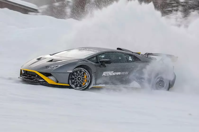 Lamborghini Huracan va Urus egalari epik qor haydash tadbiriga taklif qilindi 4422_2