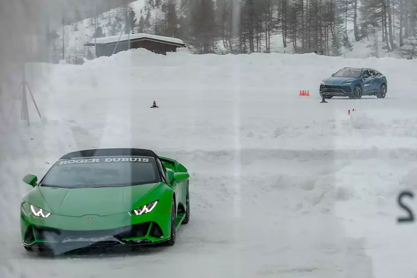 Nasaina tamin'ny hetsika mitondra fiara amin'ny ranomandry ny Lamborghini Huracan sy Urus 4422_6