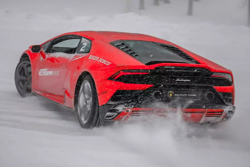 Vlasnici Lamborghinija Huracan i Urus pozvani na epsku vožnju po snijegu 4422_8