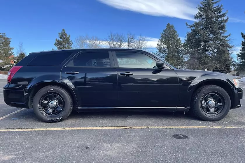 ສົມບັດປະຈໍາອາທິດ: ລົດ Dodge Magnum Cop ປີ 2008 4424_3