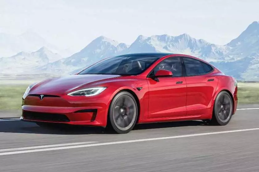 2021 Tesla Model S Plaid Driving Front Wénkel