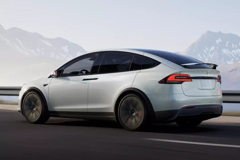 2021 Tesla Model X Plaid Vista de ángulo traseiro