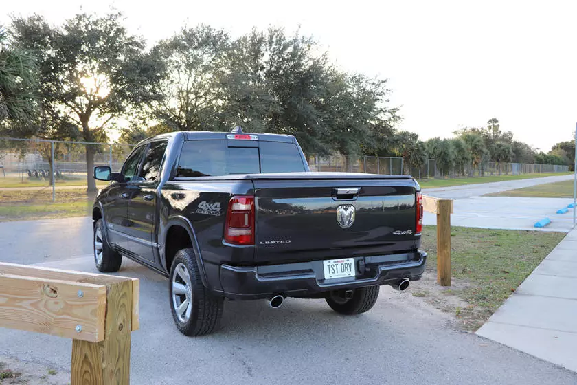 O Chevrolet Silverado está sendo abatido por Ram 44376_9