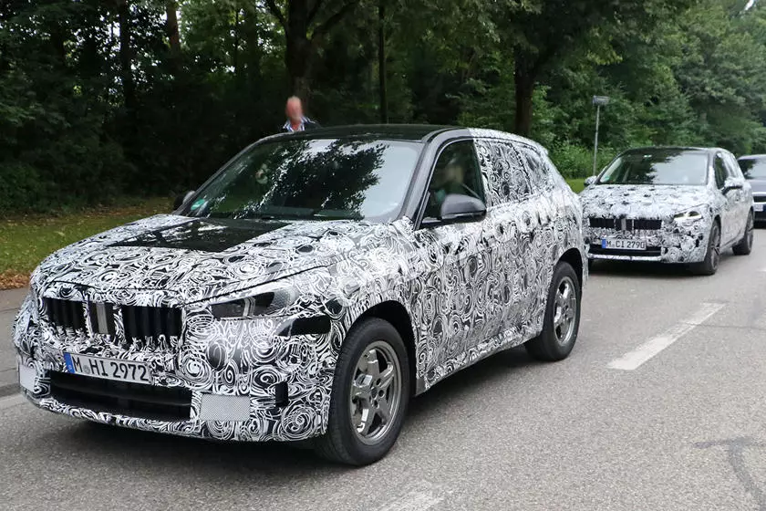 Täze BMW X1-de ýokary ýokary tehnologiýaly interýer bolar 44480_6