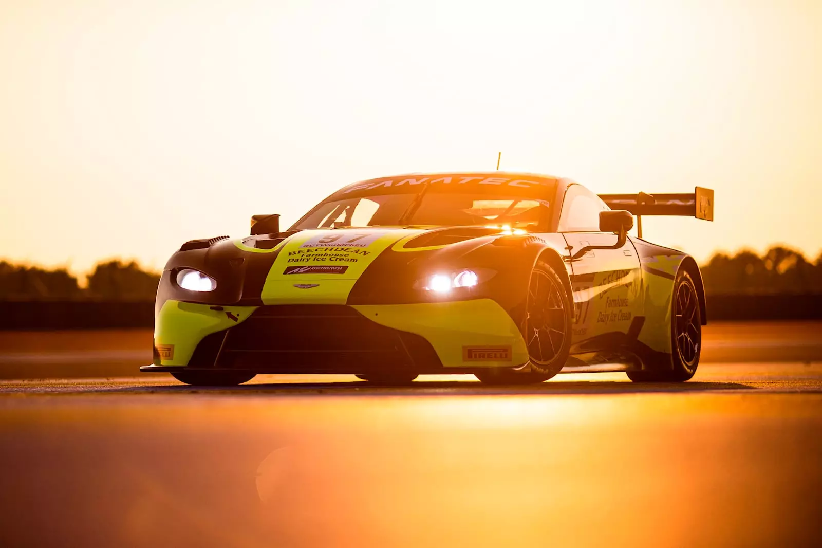 Mobil Aston Martin Vantage GT3 Katon Meh Keren Kaya Mobil F1