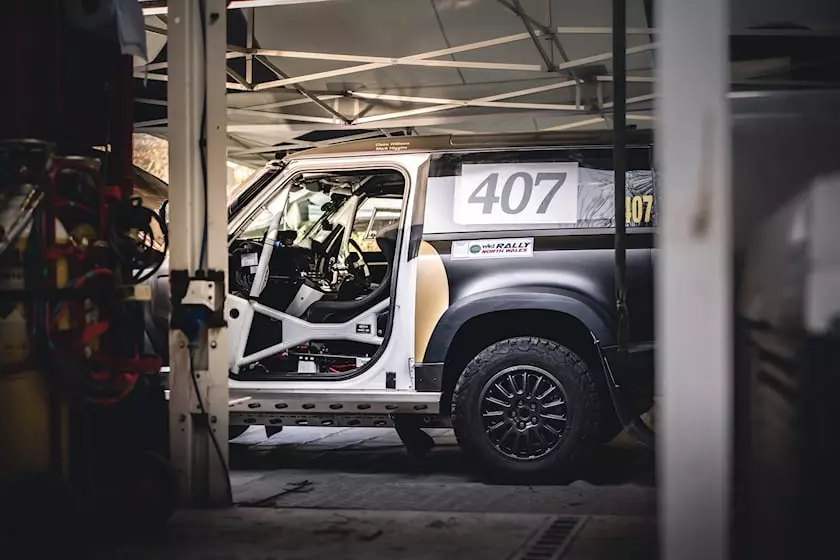 James Bond-inspireret Land Rover Defender vinder ved debut 4452_1