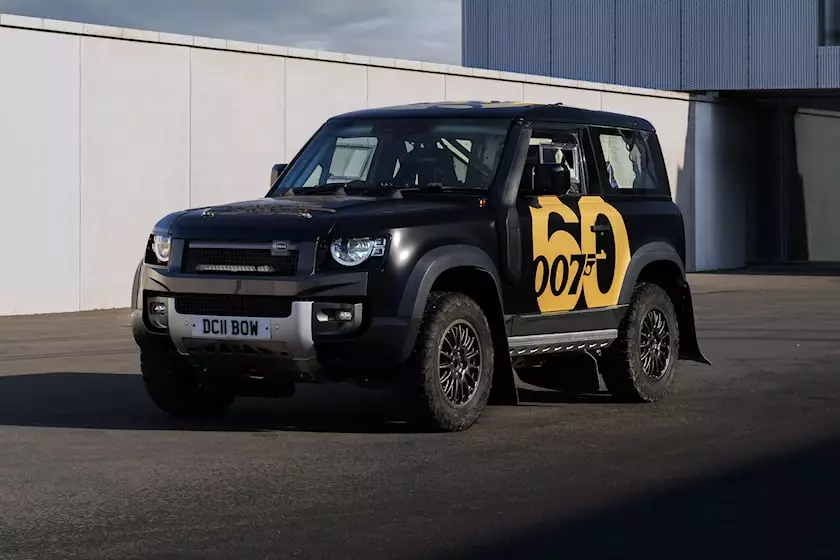 Jeýms Bond-ylhamlanan “Land Rover” goragçysy ilkinji gezek ýeňiş gazandy 4452_10