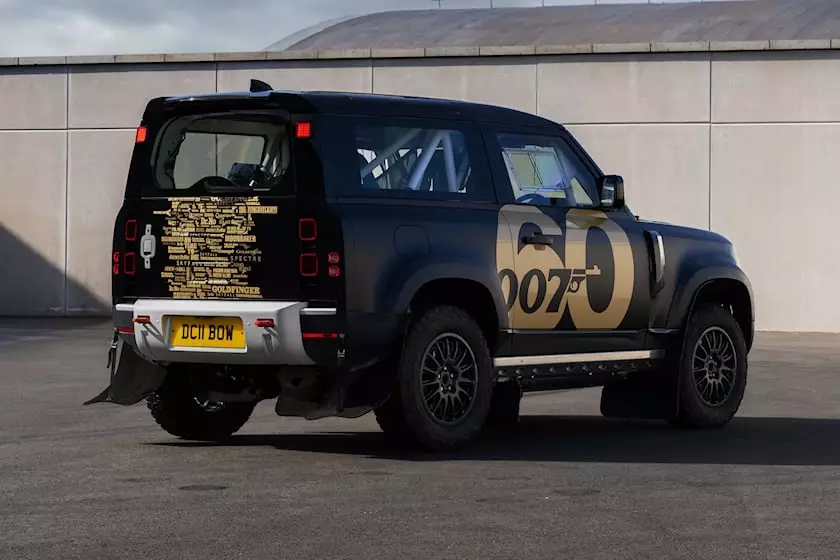 James Bond-inspirerad Land Rover Defender vinner på debuten 4452_11