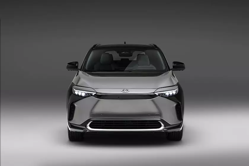 Toyota dezvăluie bZ4X complet electric, cu o rază de acțiune de 250 de mile 44651_3