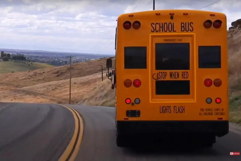 جميع الحافلات المدرسية الكهربائية تسمى 44782_6