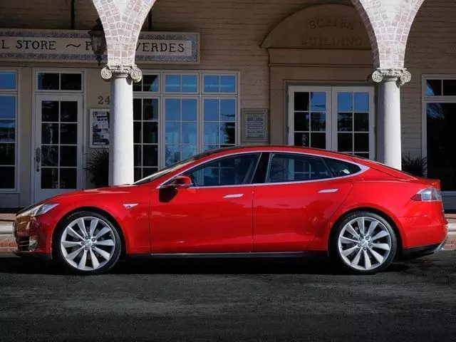 İki Gazeteci Tesla Fabrikasına Gizlice Girdiğinde Tüm Cehennem Gevşedi 44787_1