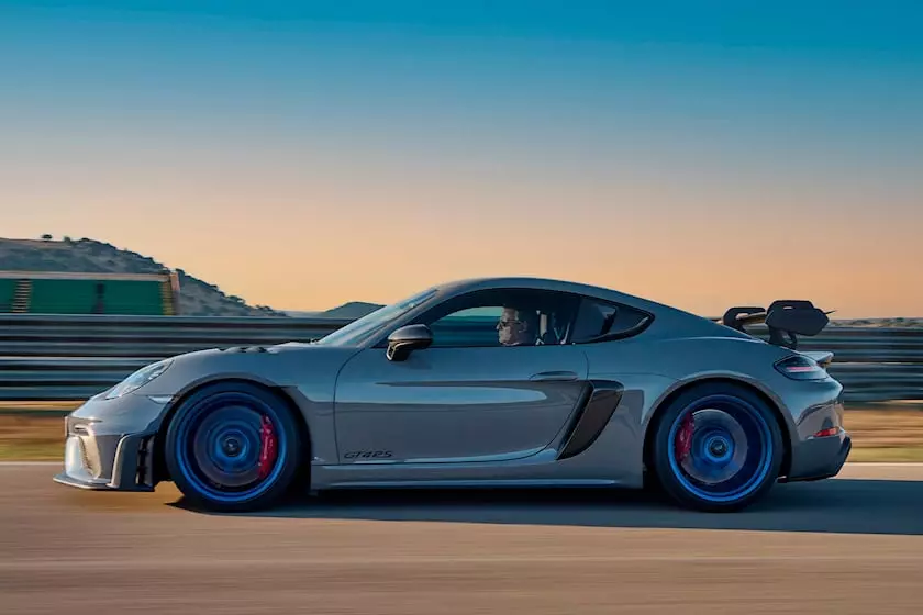 2022 Porsche Cayman GT4 RS bịarutere dị ka Cayman kachasị oke mgbe ọ bụla 44827_5