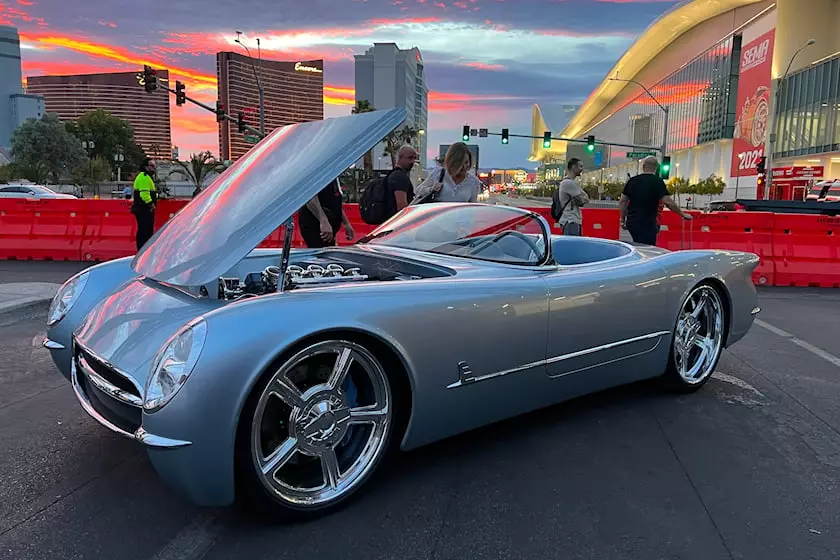 Corvette CF1 är en modern superbil med 1953 års stil 45037_1