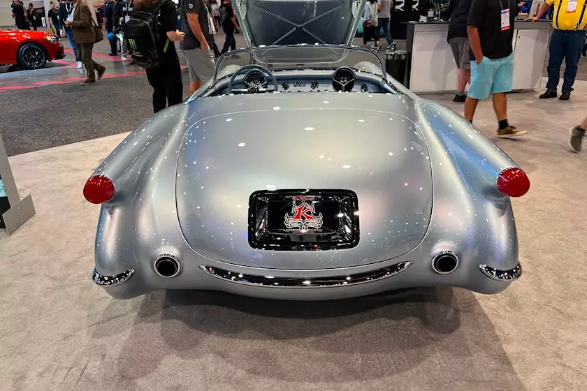 Corvette CF1 是一款现代超级跑车，采用 1953 年造型 45037_3