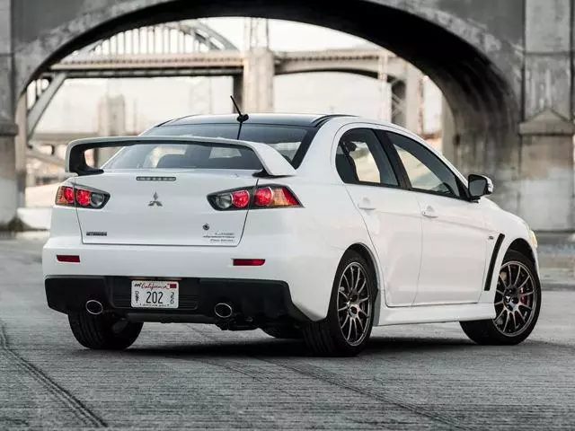 Mitsubishi Evoну кайра алып келүүгө ачык, бирок сиз каалагандай эмес 45173_2