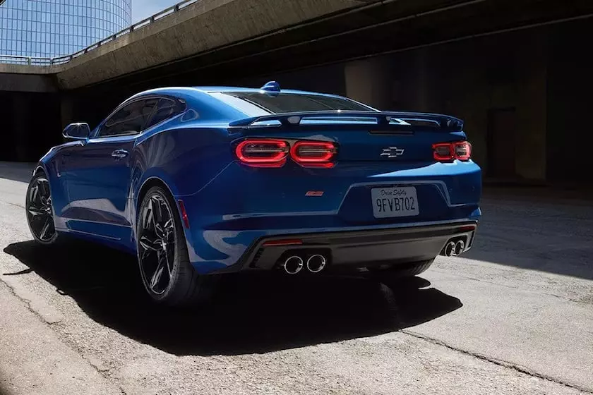 2019-2022 Chevrolet Camaro Coupe มุมมองท้ายรถ