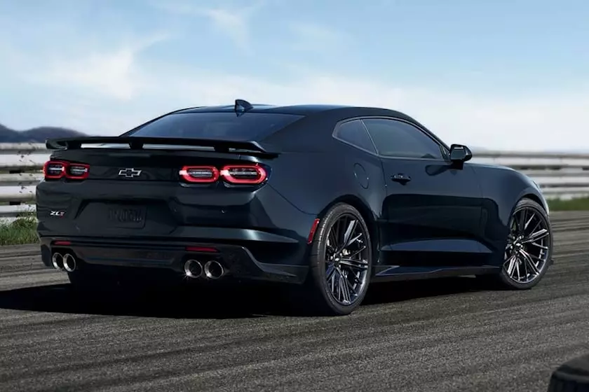 2019-2022 Chevrolet Camaro ZL1 Coupe มุมมองด้านหลัง