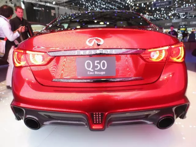 Infiniti хочет флагманский гибридный седан мощностью 700 л.с. 45245_1