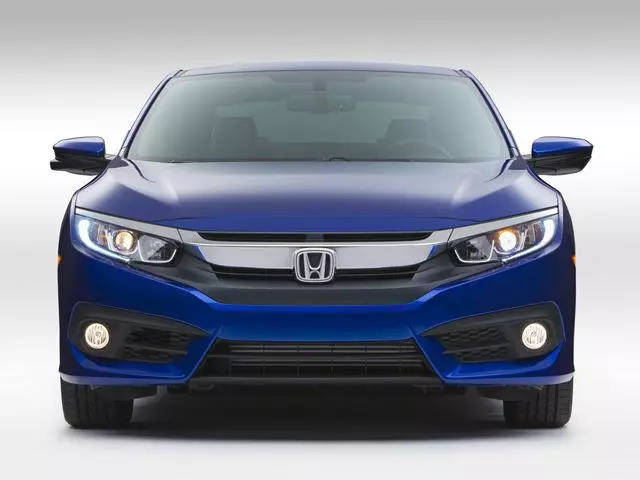 Райсерлер жаңы Honda Civic купесин жакшы көрүшөт 45261_2