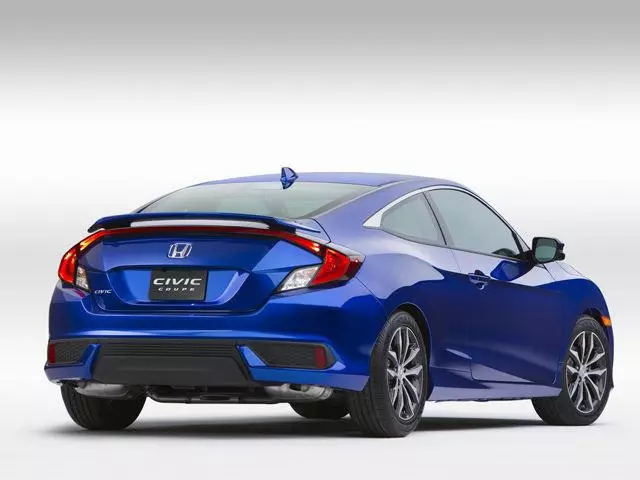 Райсерлер жаңы Honda Civic купесин жакшы көрүшөт 45261_5