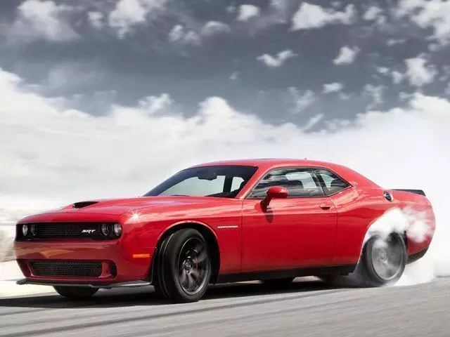 Dodge იხსენებს 2015 Challenger-ს ინსტრუმენტების პანელის Freak Out-ის გამო 45360_2