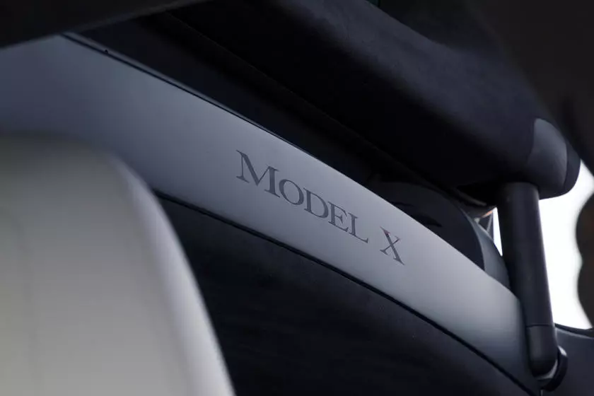 Значок Tesla Model X 2016-2020 гг.