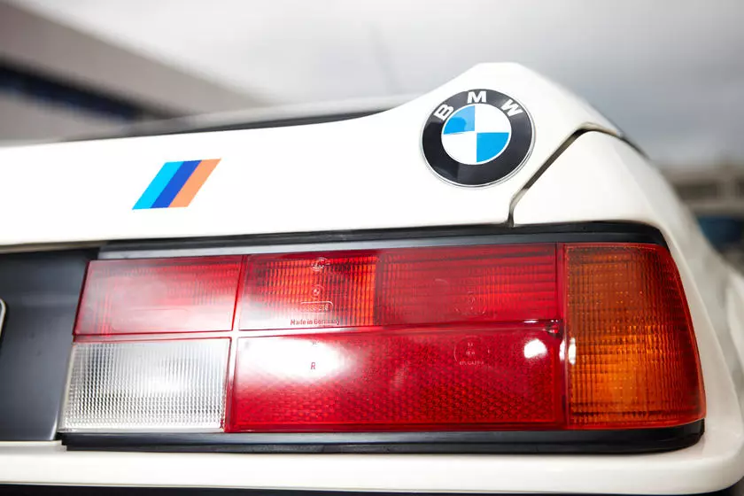 Cel mai emblematic supermașină de la BMW are o istorie plină de culoare 45722_8