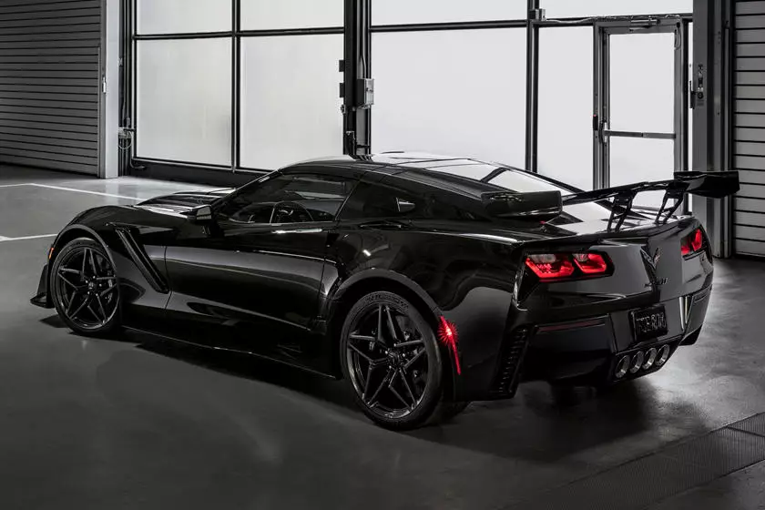 የC8 Corvette ZR1 ልክ እንደዚህ እንዲመስል ይጠብቁ 45771_11