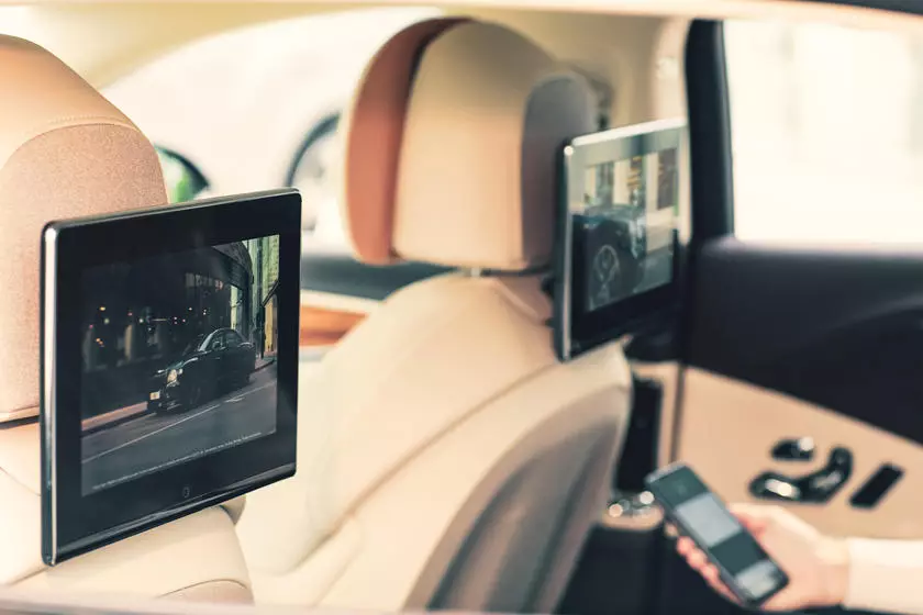 Bentley Flying Spur ۽ Bentayga Epic Rear-Set Entertainment System حاصل ڪريو 46105_2