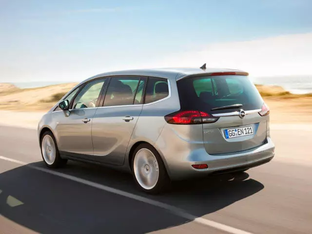 2012 Opel Zafira Tourer MPV રિટર્ન્સ 44mpg 46151_2