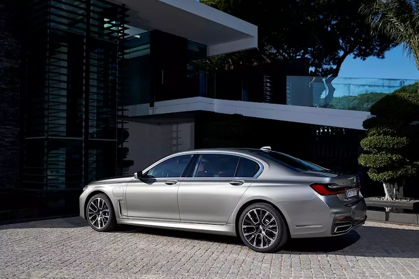 2020-2022 BMW 7 Серия Хибриден страничен изглед