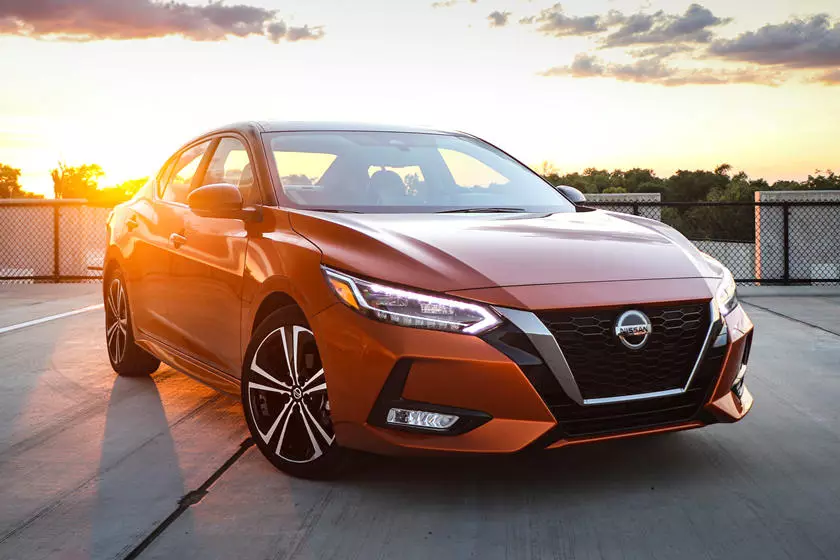 2020-2021 Nissan Sentra Front Aspect