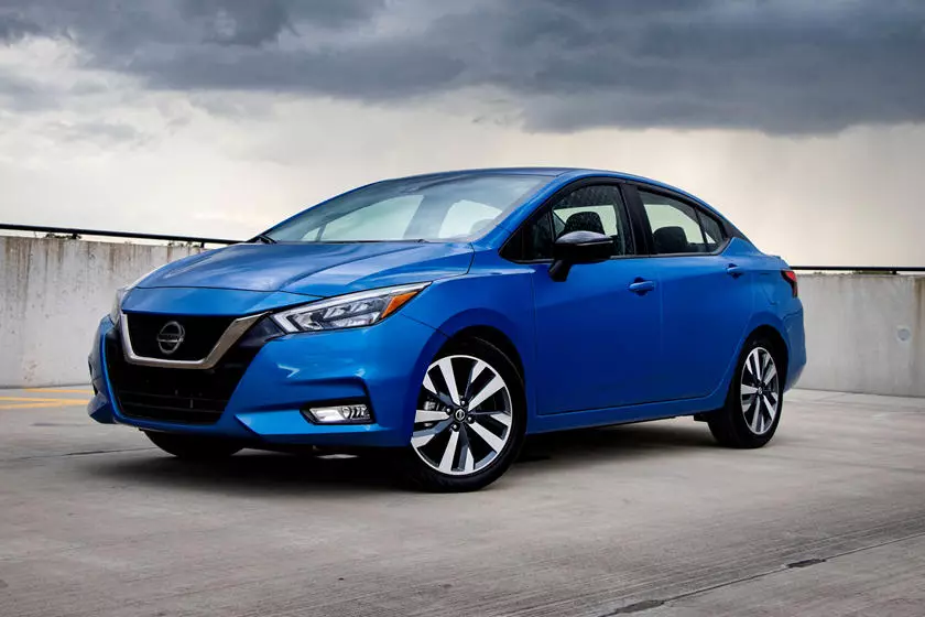 2020 Nissan Versa Sedan frontale aspek