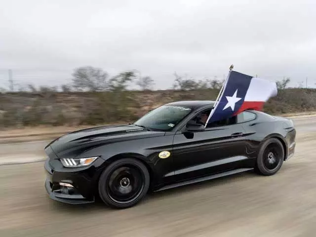 Tan-awa ang Hennessey's Mighty 700-HP Ford Mustang Hit 195 MPH 46486_1