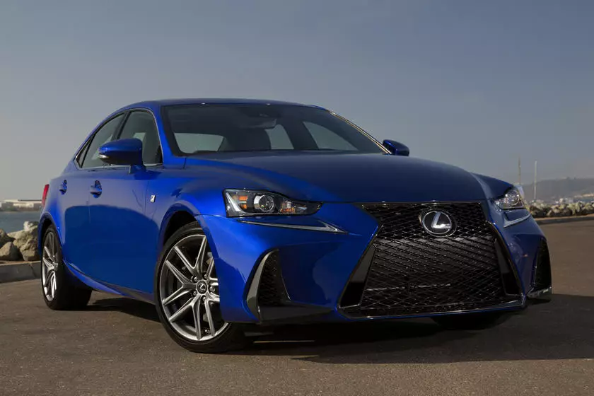 2017-2018 Lexus IS ਸਾਹਮਣੇ ਕੋਣ ਦ੍ਰਿਸ਼