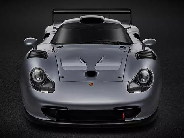 Lako je shvatiti zašto je ovaj Porsche 911 GT1 Evo prodan za više od 3 miliona dolara 46769_2