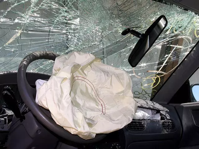 Takata 10 urtez gezurretan egon zen bere airbag hilgarriei buruz 46950_1