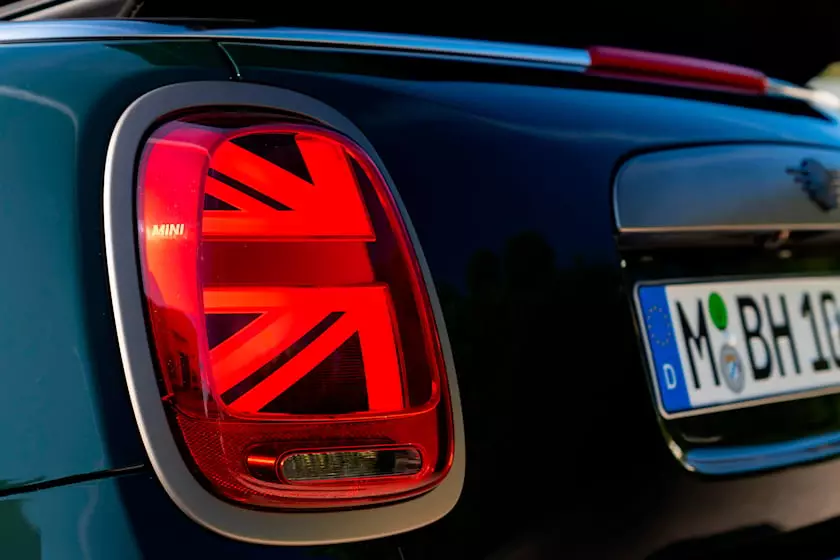 La Mini Cooper S Cabriolet obtient une nouvelle édition flashy 471_10