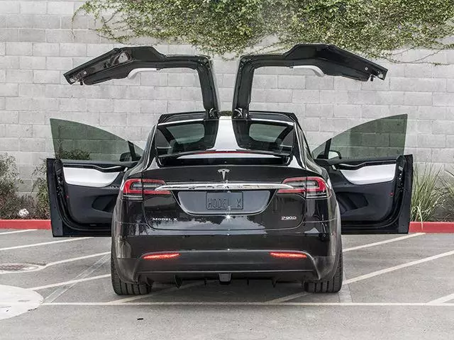 Tesla Nuntut Perusahaan Jerman Amarga Nggawe Model X 47223_1