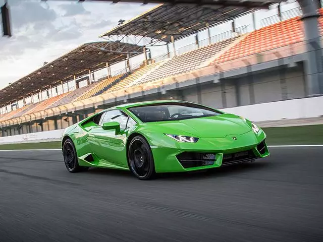 Baby Supercar Catapults ម៉ាក Lamborghini ដើម្បីកត់ត្រាការដឹកជញ្ជូន 47387_1