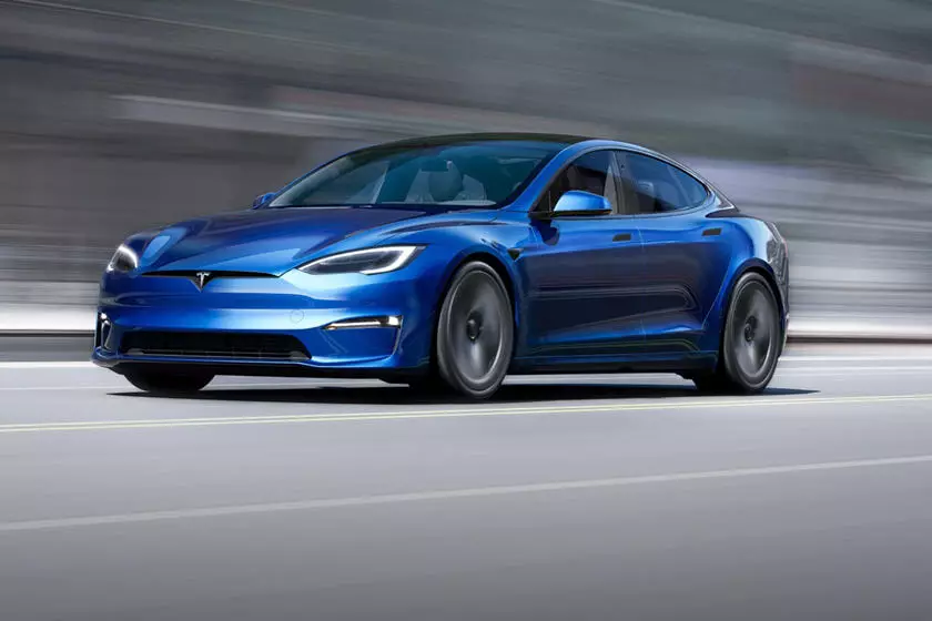 2021 Tesla Model S Plaid Driving Front Wénkel