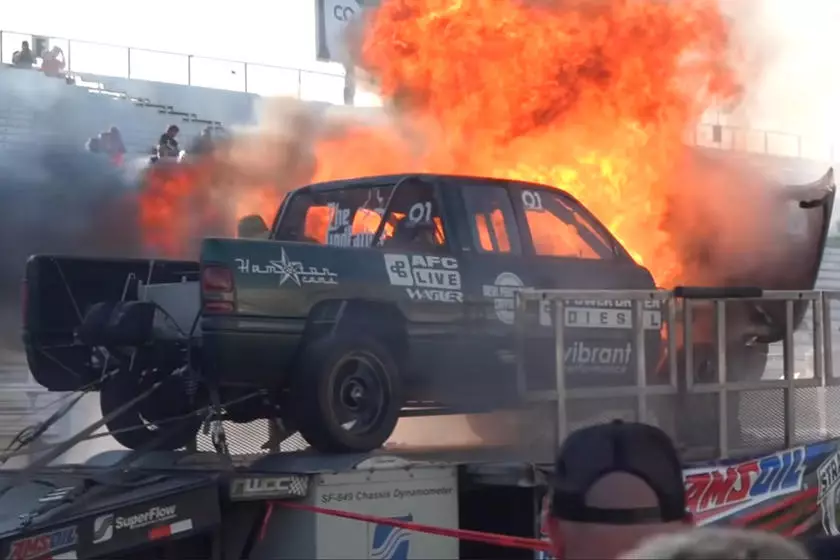 Diesel Truck Explodes sim ntaus 3,000 HP Ntawm Dyno 47550_6