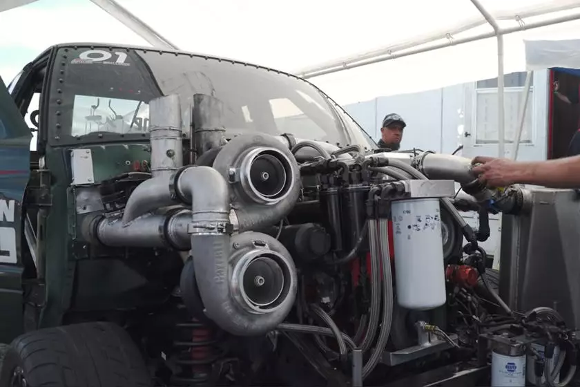 Мошини боркаши дизелӣ ҳангоми кӯшиши задани 3000 HP дар Dyno таркид 47550_8