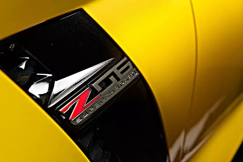 2022 Chevy Corvette Z06 vil køre på Serious Performance-gummi 47718_9