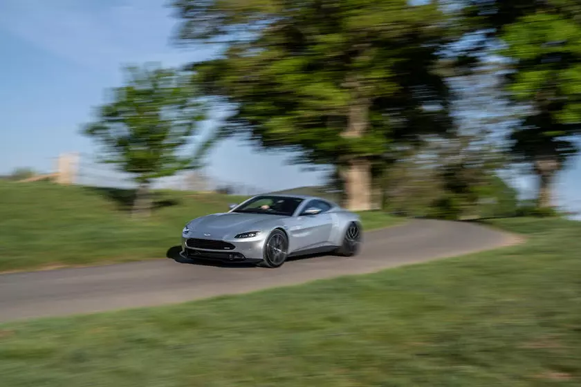 Aston Martin Vantage obtén unha nova cara 47865_9