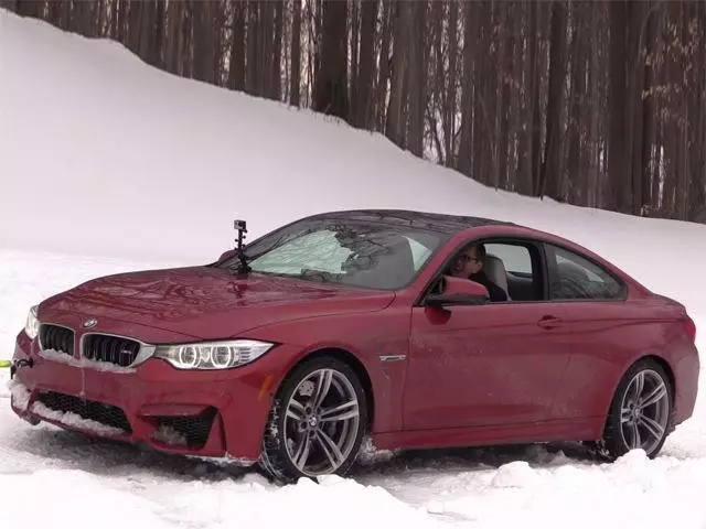 Wer wäre verrückt genug, um einen M4 durch den Schnee zu fahren? 47949_1