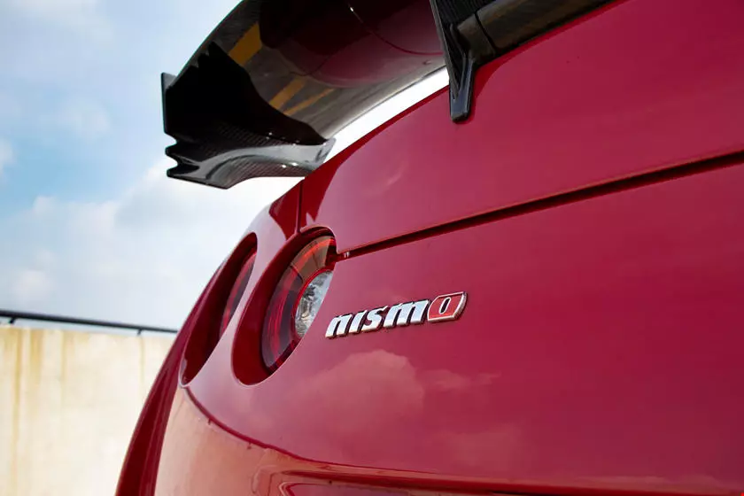 Badge posteriore Nissan GT-R NISMO 2020-2021